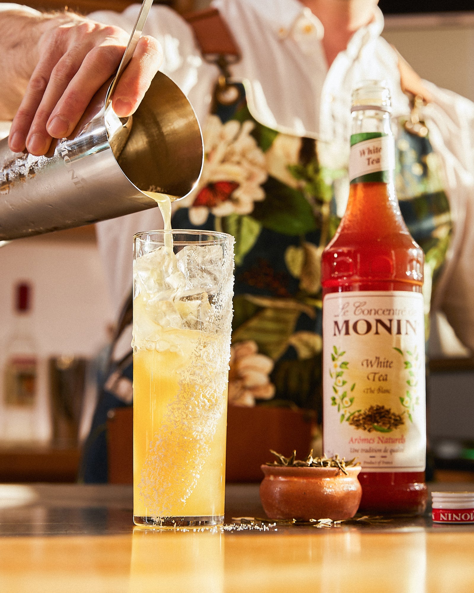 White Tea, Mango & Rue Berry Mocktail